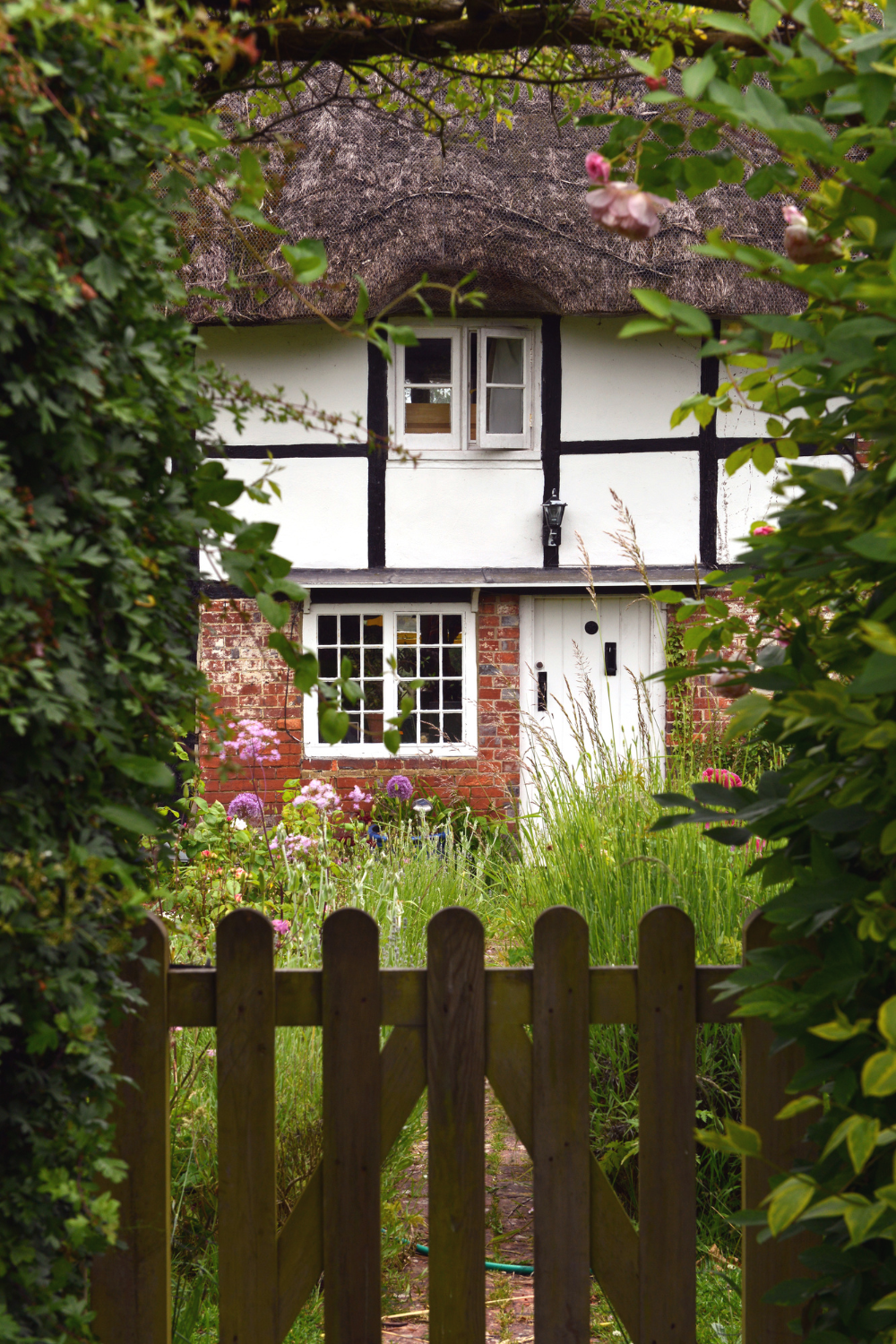 13 Secrets to Achieving a Picture-Perfect Cottage Style Garden - Her ...